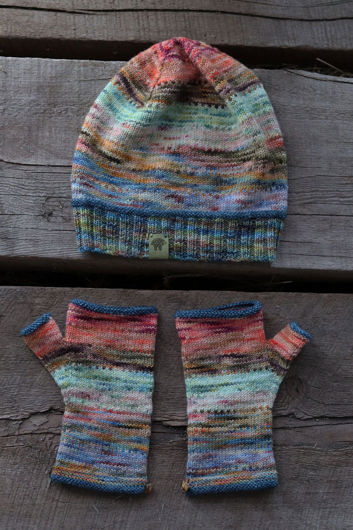 Pictor Hat and Fingerless Gloves – Universal Yarn