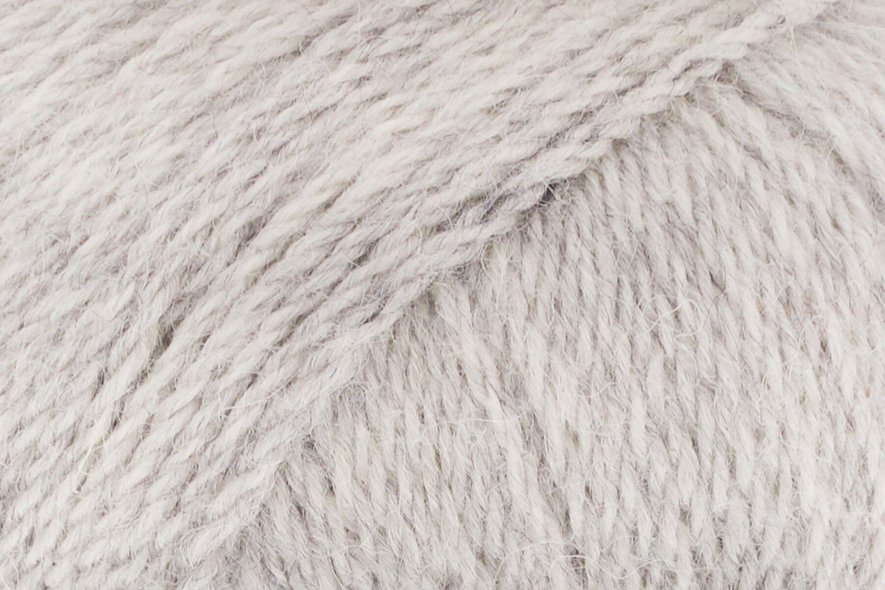 Fawning – Universal Yarn