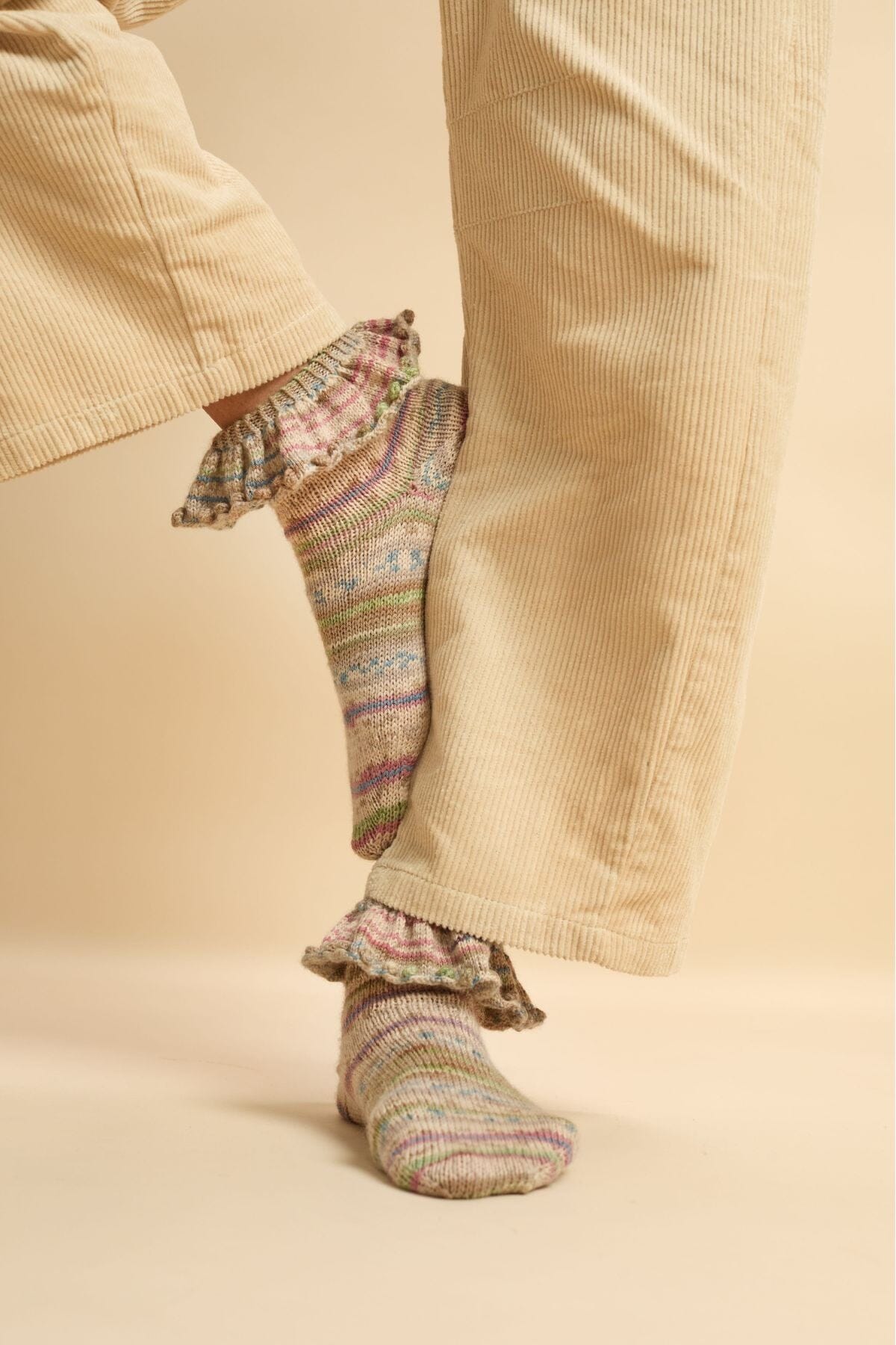 Ruffle Socks – Universal Yarn