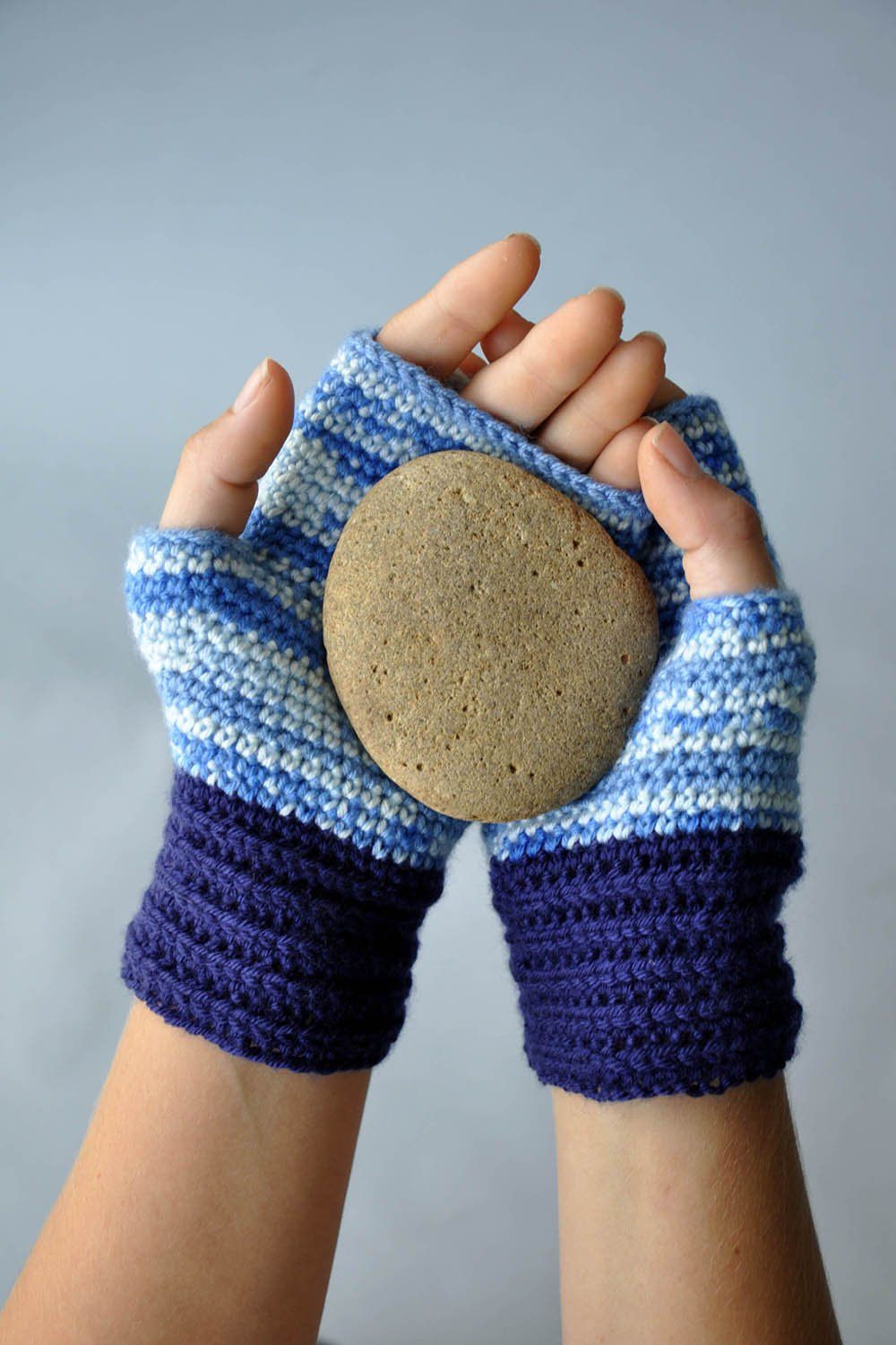 Magic Mitts – Universal Yarn