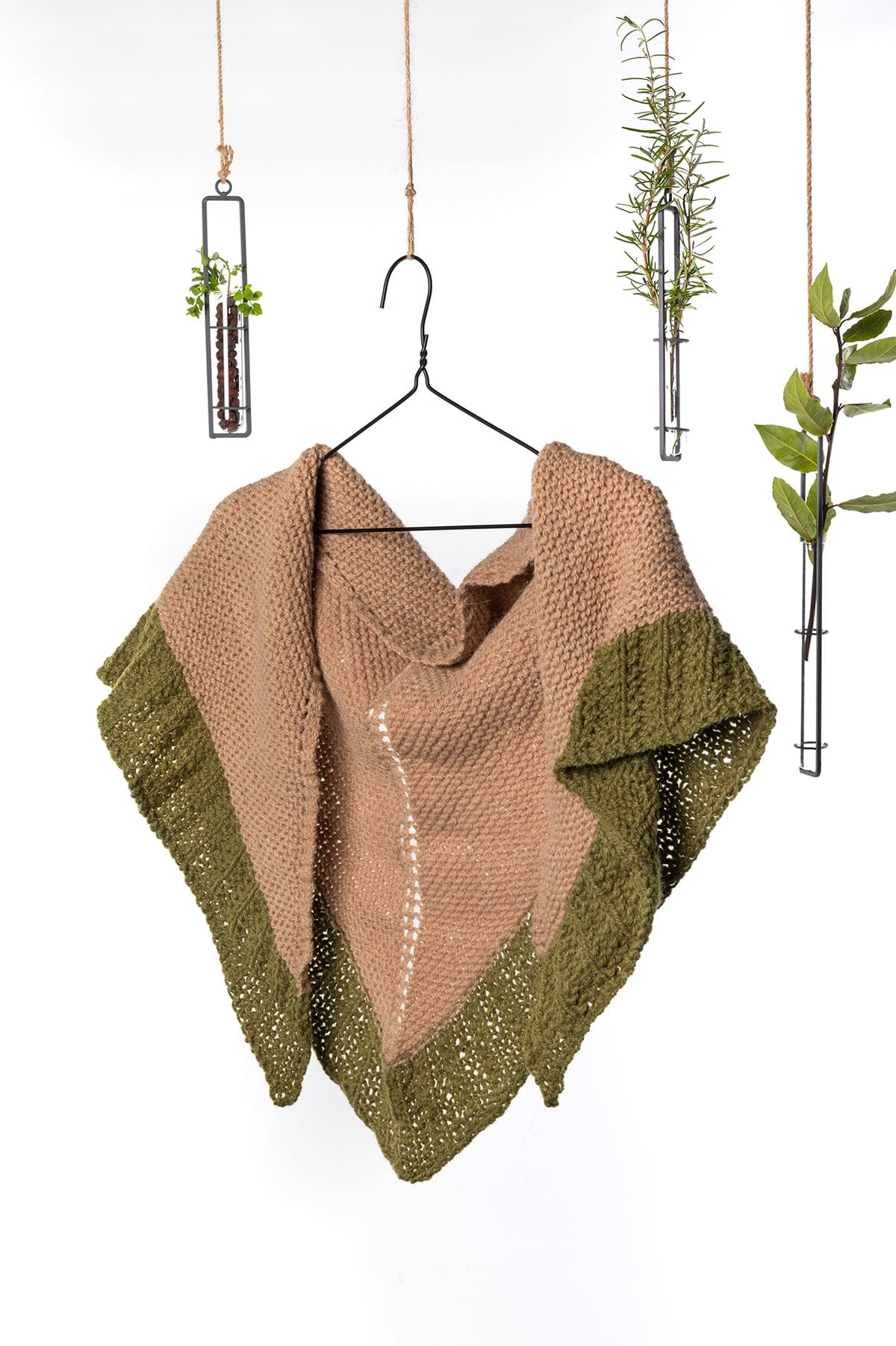 Yarn Vibes: Aishlyn Triangle Shawl – Universal Yarn