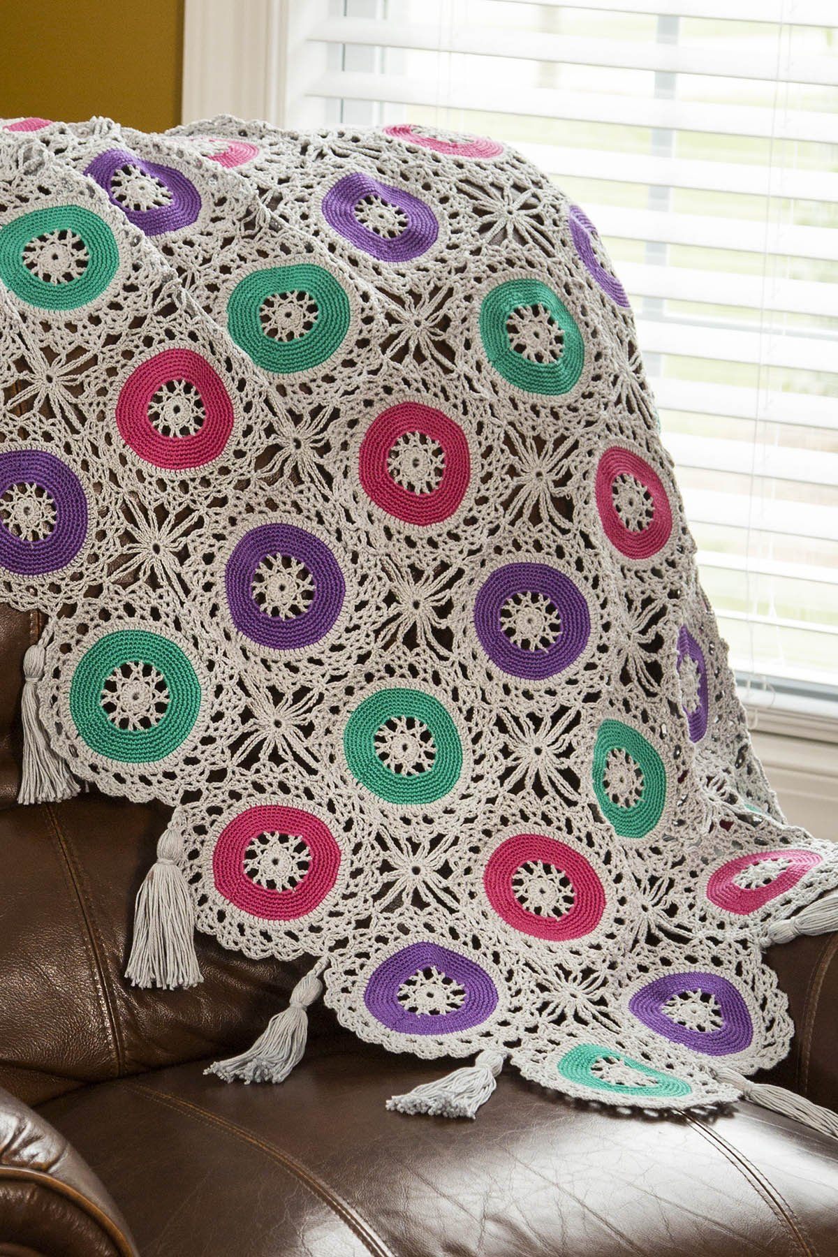 Bold Circles Throw – Universal Yarn