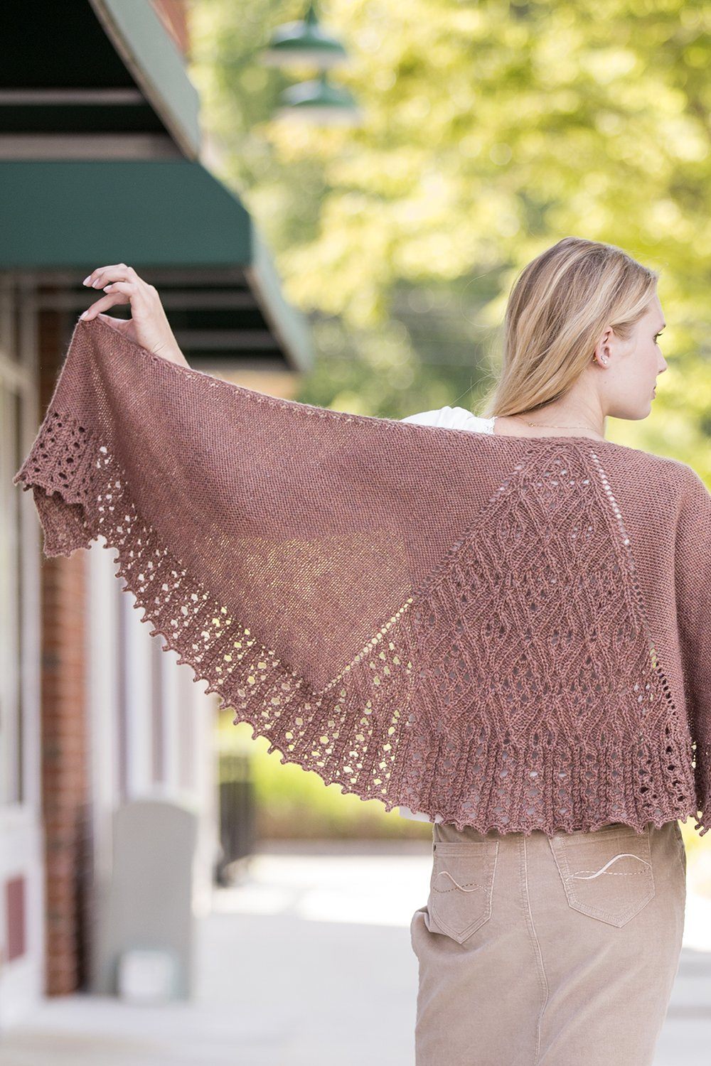 Dilworth Shawl – Universal Yarn