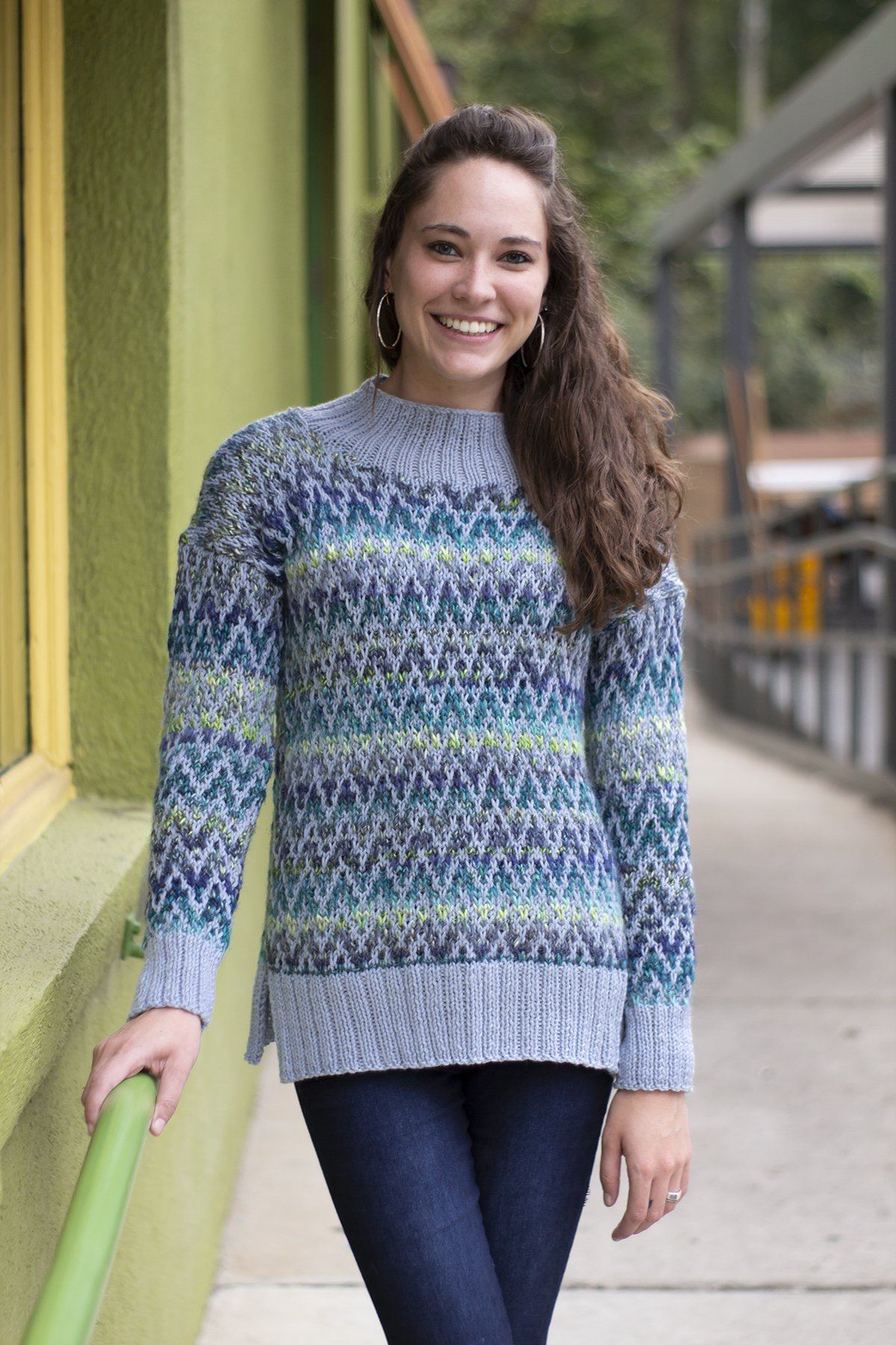 Abari Pullover – Universal Yarn