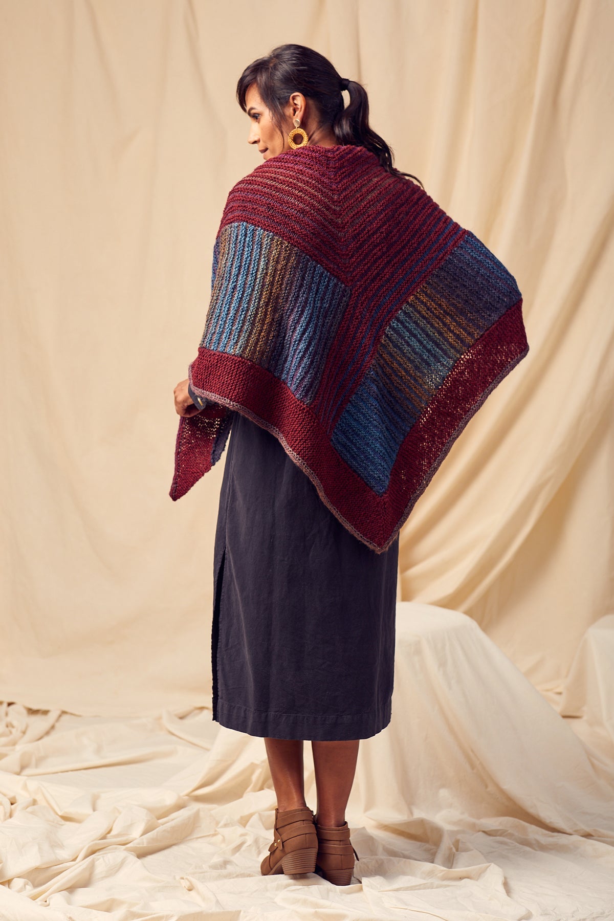 Ruby Shawl DK – Universal Yarn