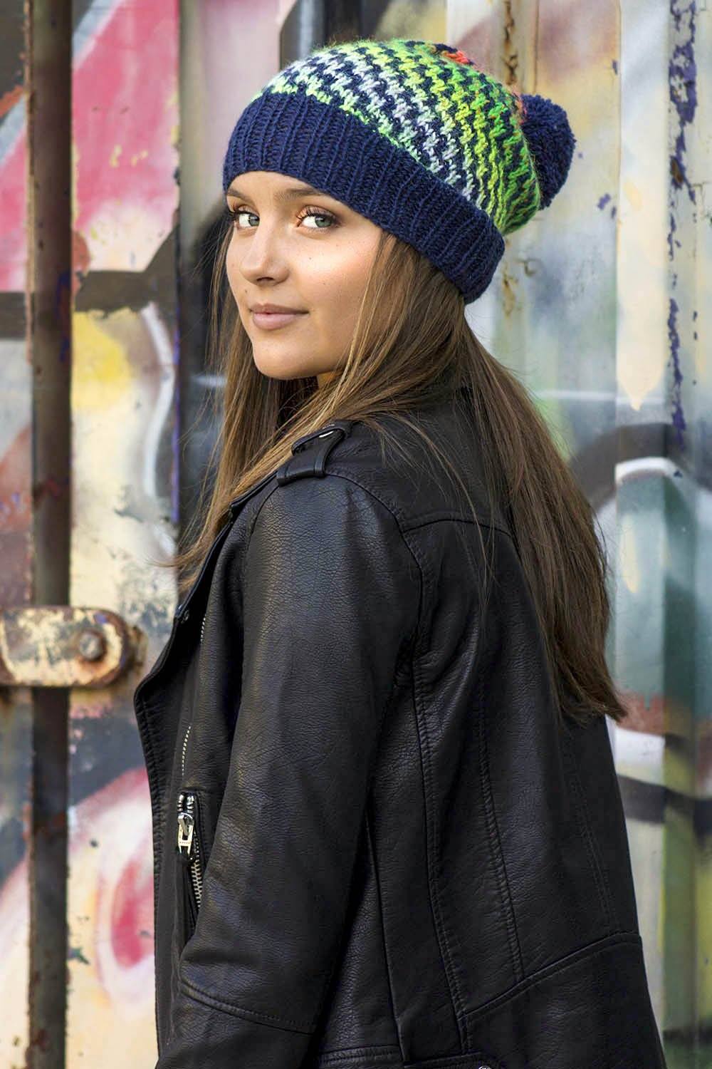 Step Up Hat – Universal Yarn