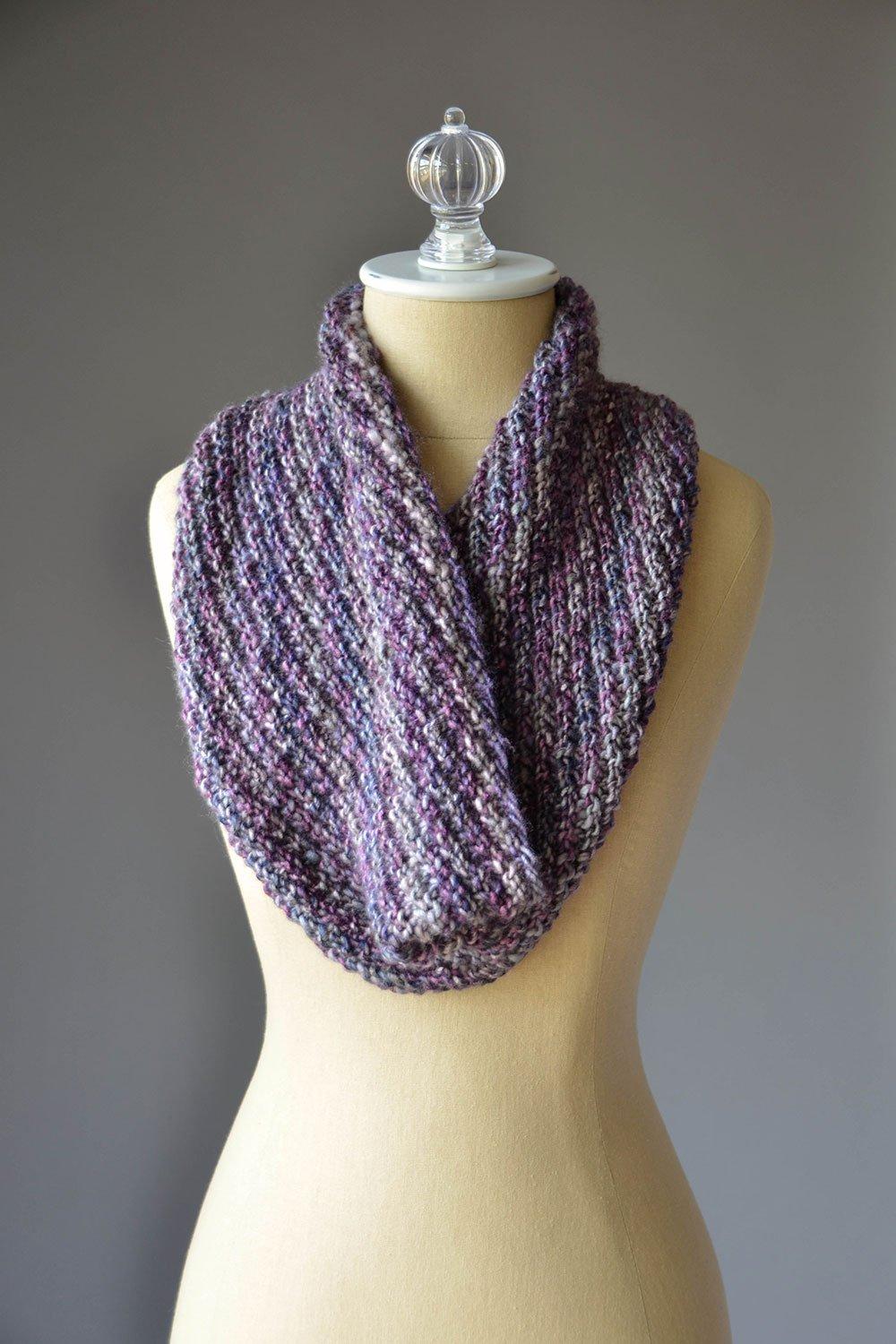 Tiltawhirl Cowl – Universal Yarn